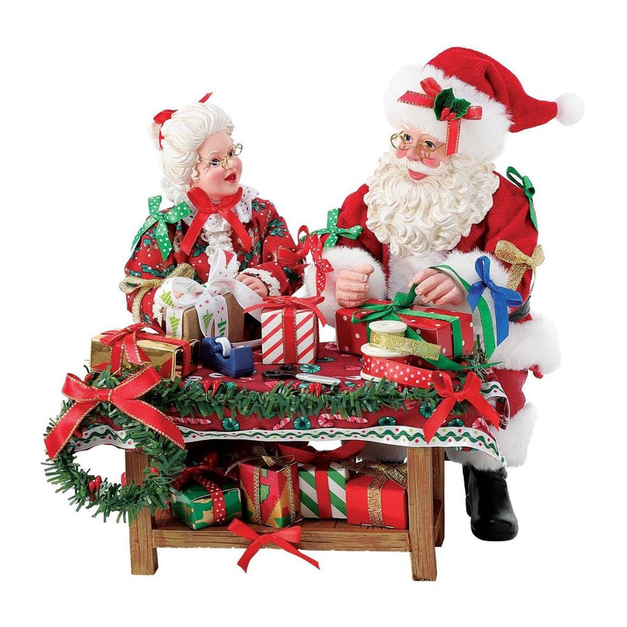 Possible Dreams Clothtique Santas